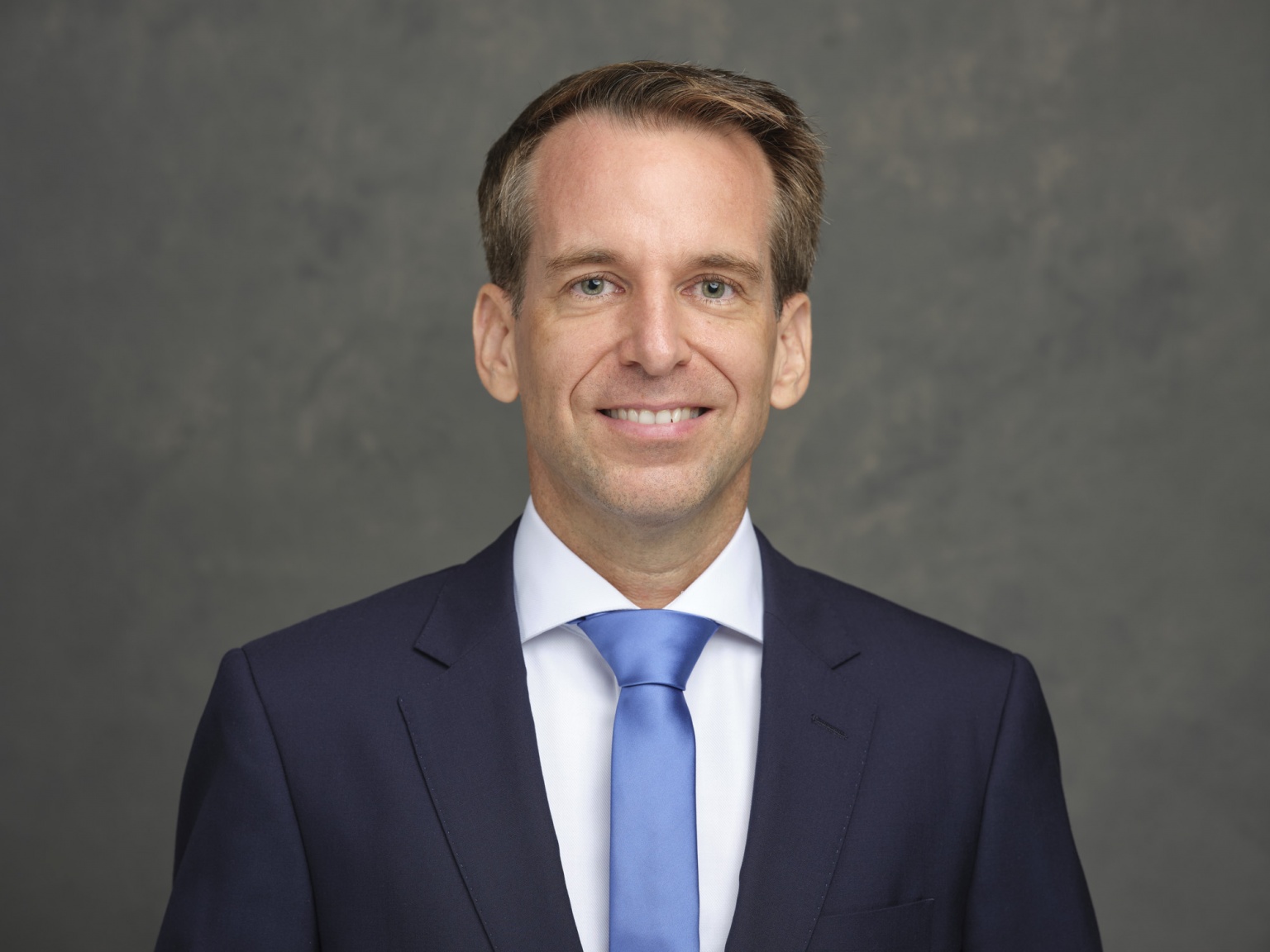 Headshot Photographer Singapore | Corporate Portrait Photography ...