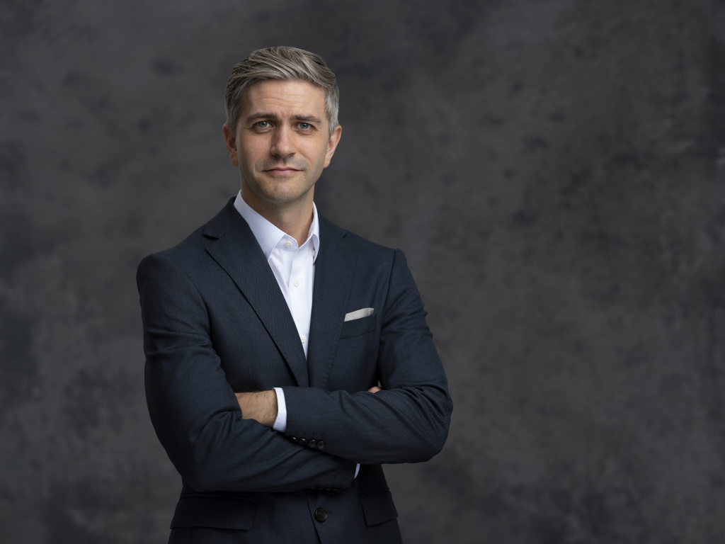 Professional Headshots for CEOs and Executives: A Guide to Corporate ...