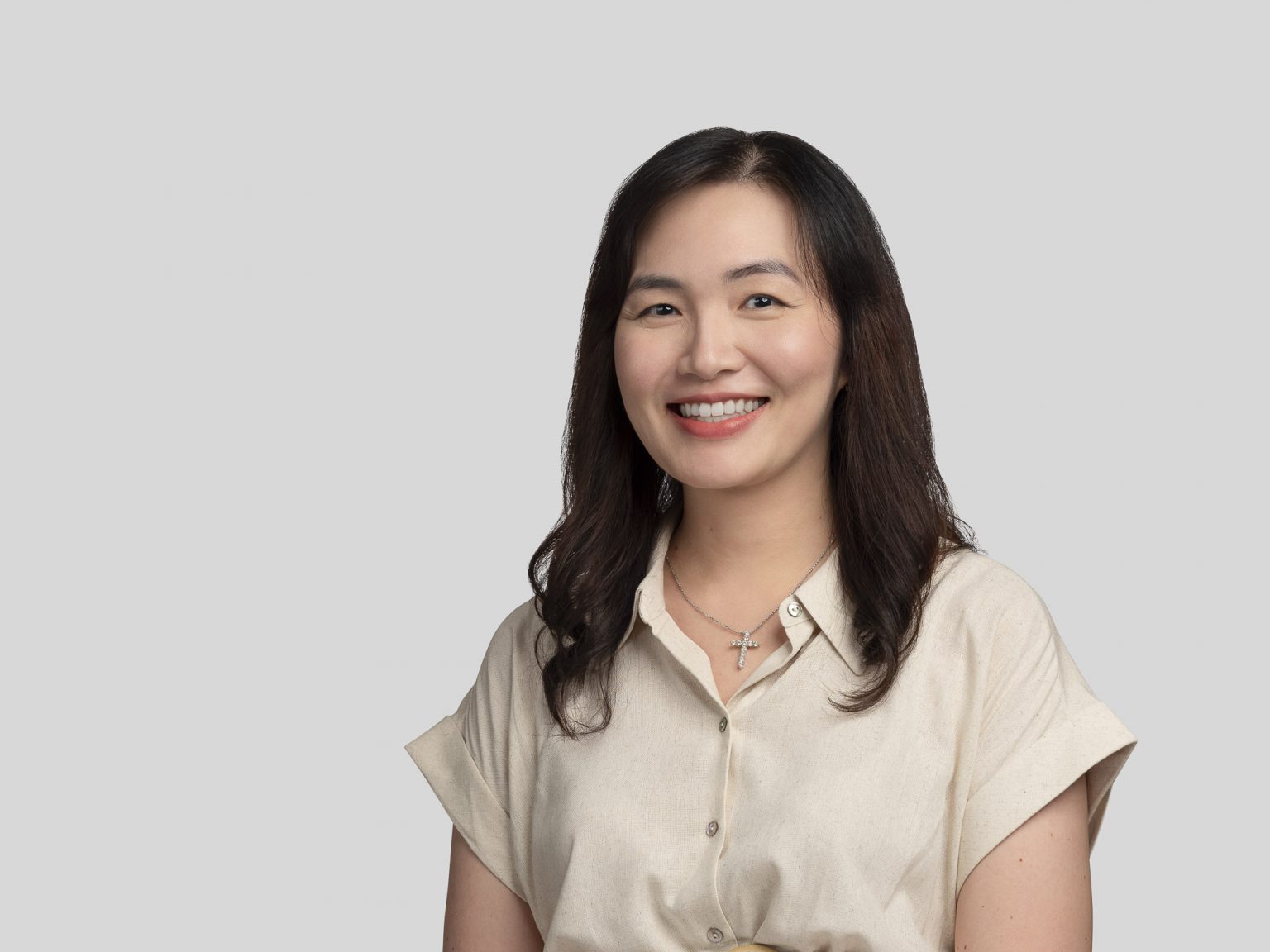 Professional Headshots for CEOs and Executives: A Guide to Portraits in Singapore and Paris